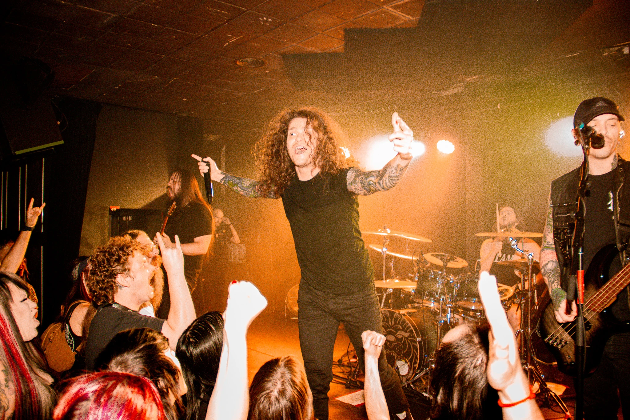 ARCHITECTS - The Sky, The Earth & All Between (Album Review) - Wall Of Sound